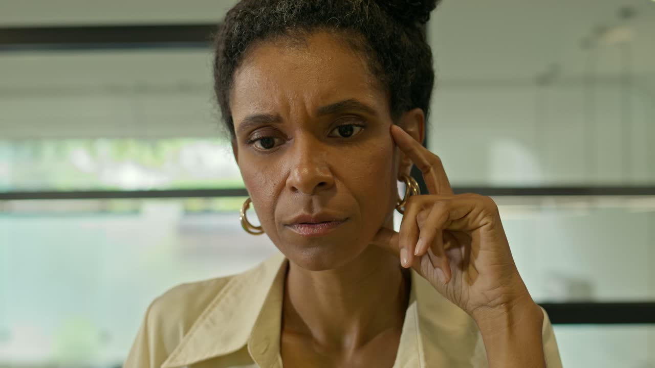 Focused Woman In A Professional Setting - Free Stock Video