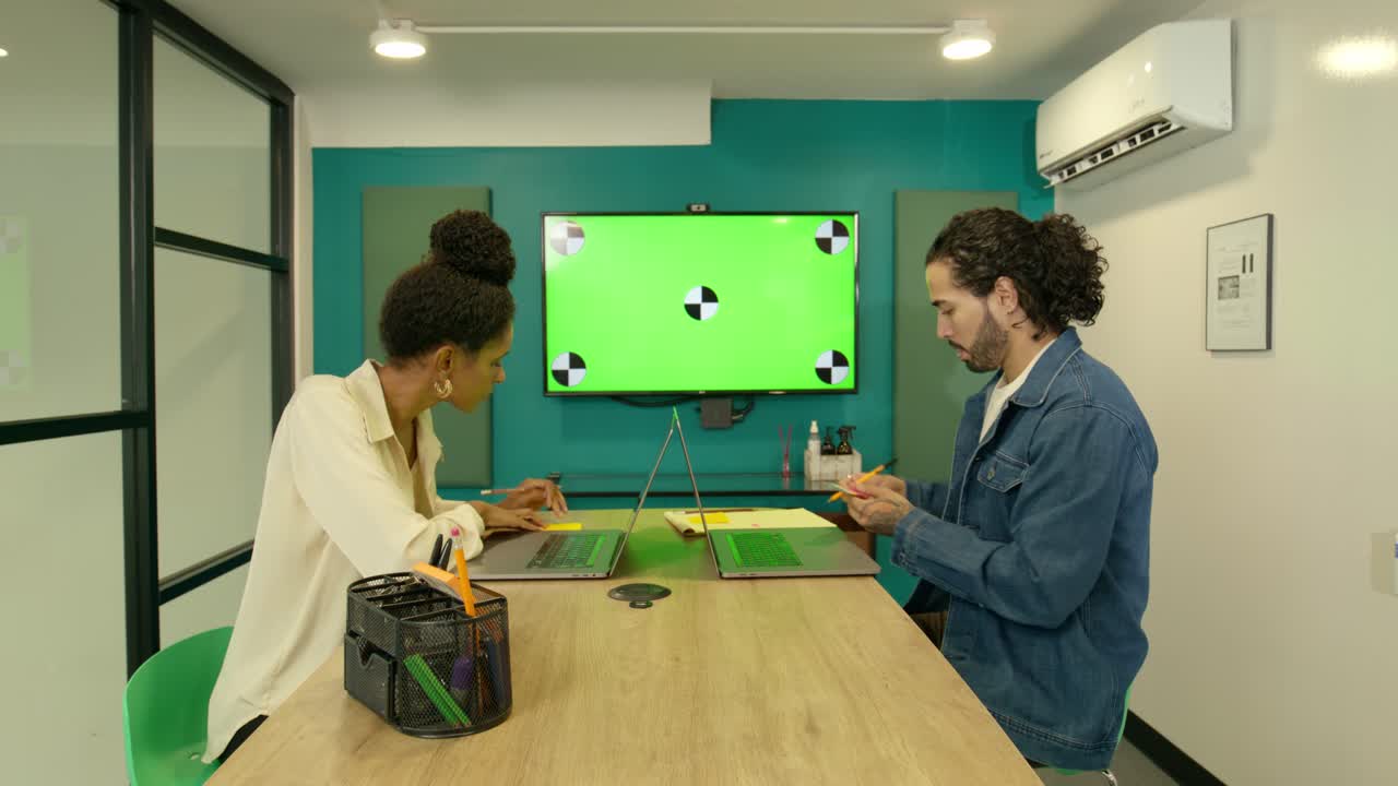 People discussing with green screen display in background - Free Stock ...