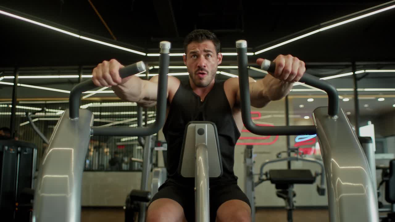 Man exercising on chest press machine in gym - Free Stock Video