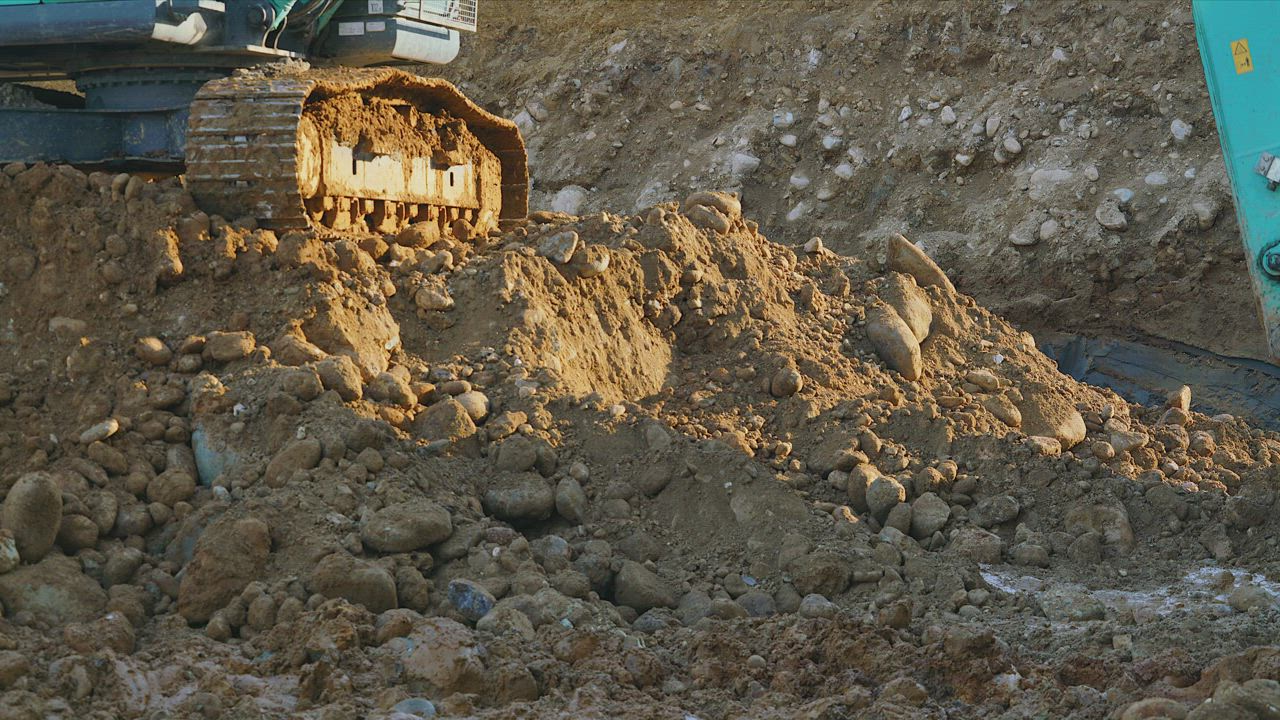 Excavator digging in the ground - Free Stock Video