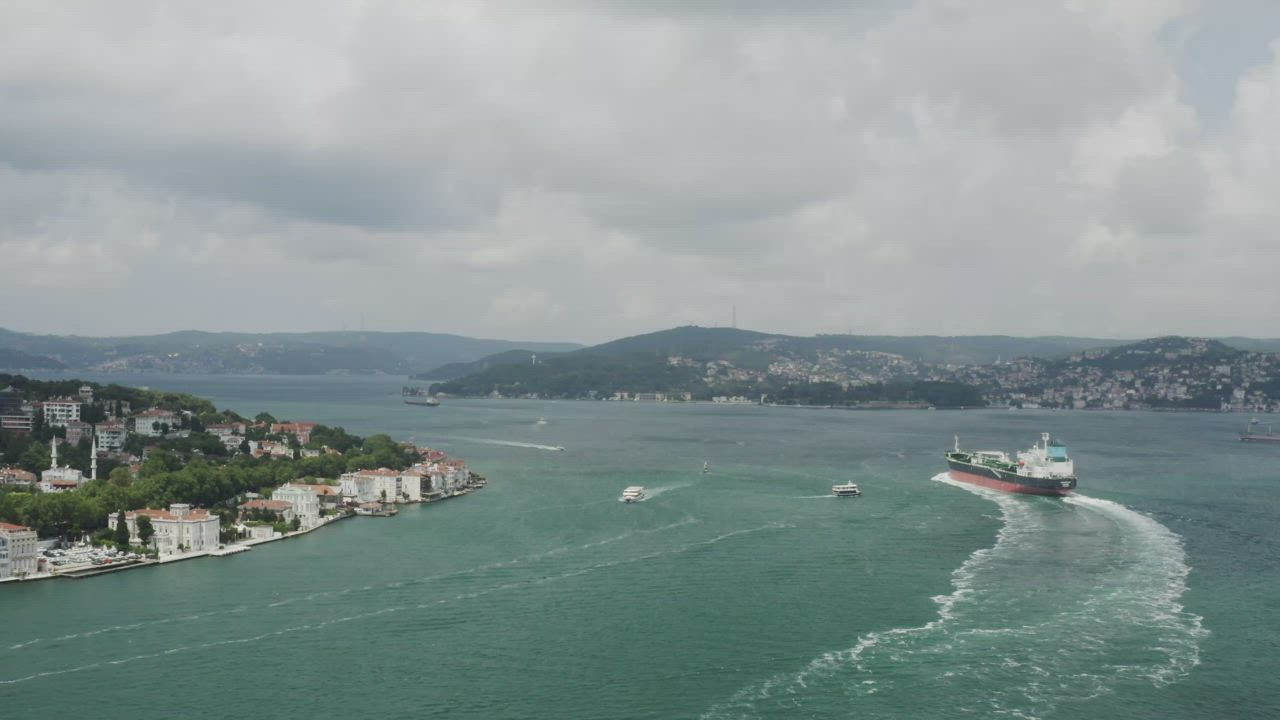 Cargo ship turning - Free Stock Video