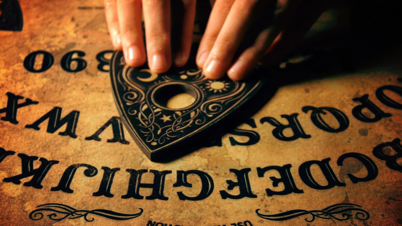 Hands playing Ouija board - Free Stock Video
