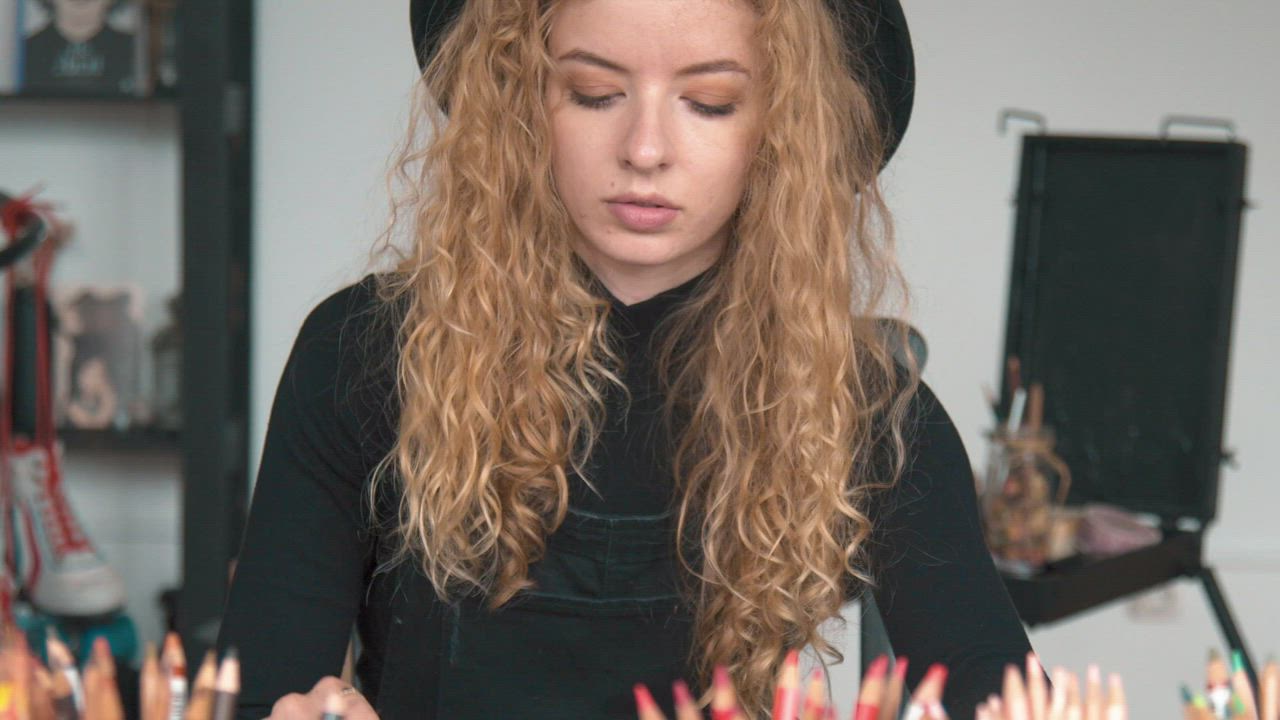 Creative girl sketches on desk in art studio - Free Stock Video