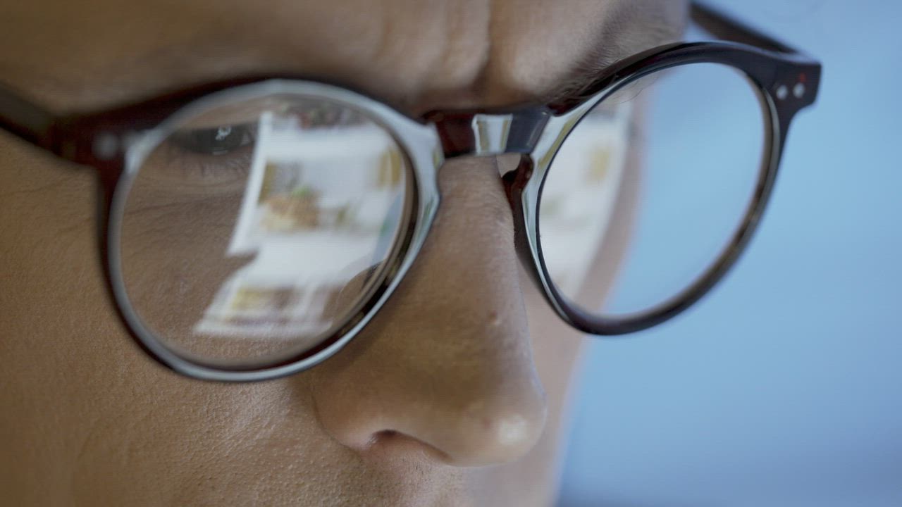 Reflection of screen information on glasses - Free Stock Video