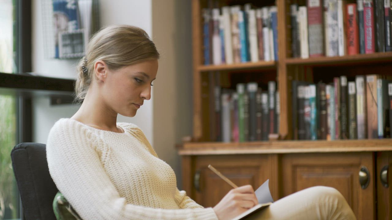 Woman thinking and writing - Free Stock Video