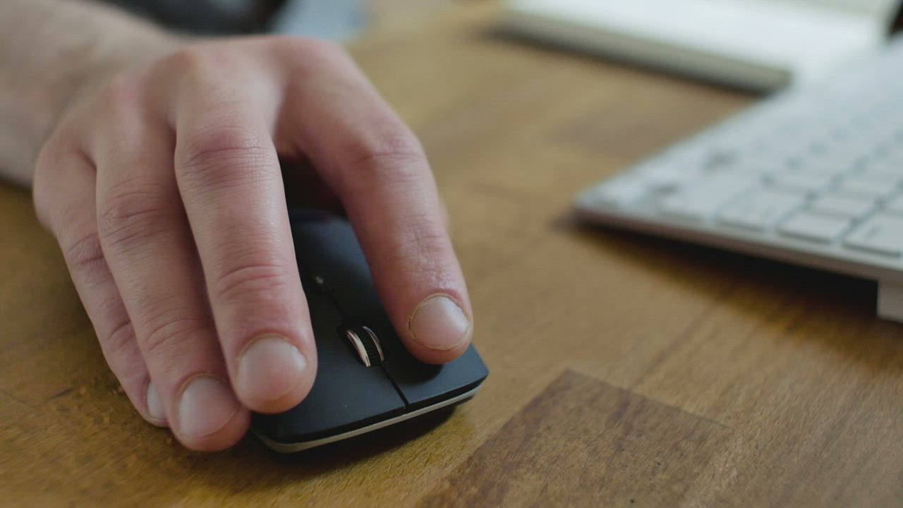 Hand using wireless mouse - Free Stock Video