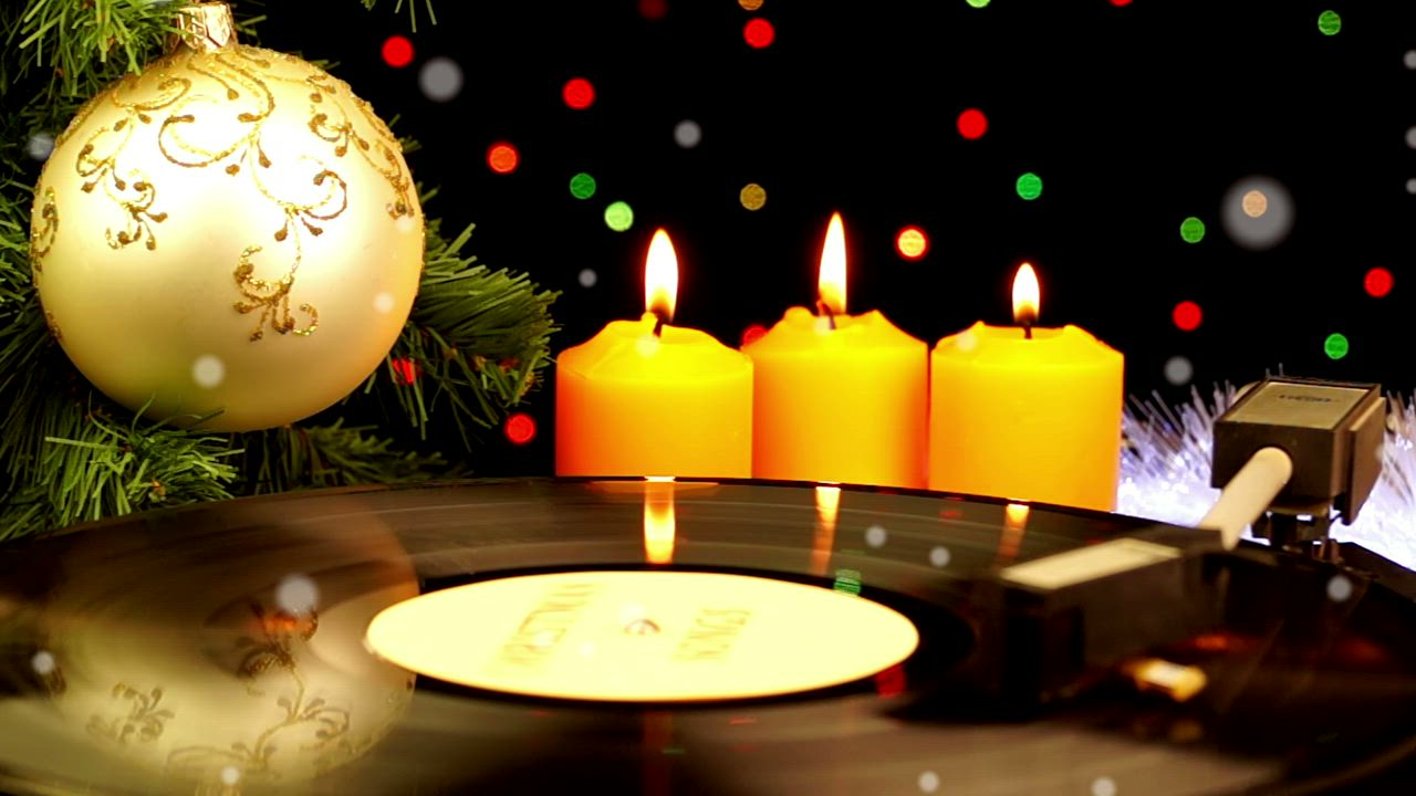 Turntable with Christmas decoration - Free Stock Video