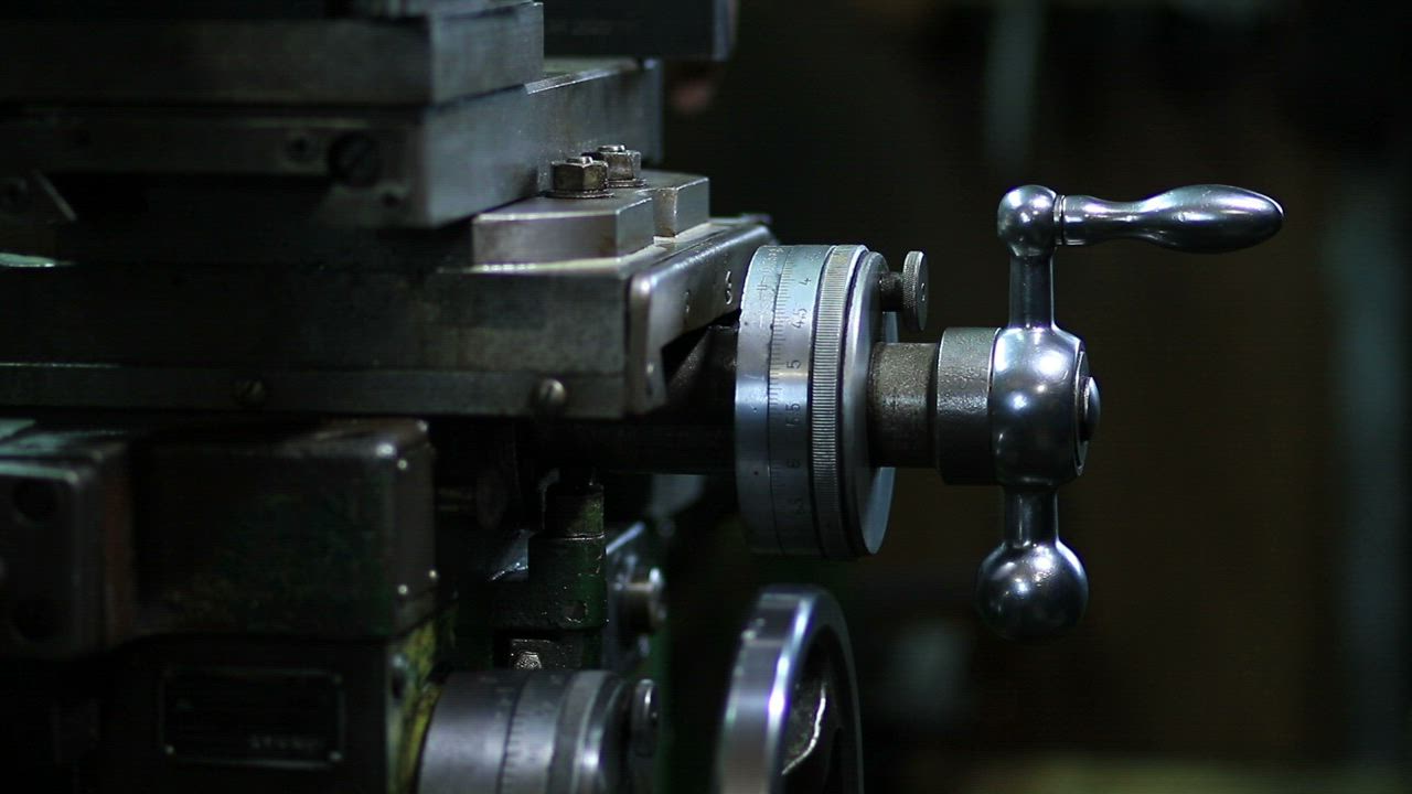 Using a metal Lathe - Free Stock Video