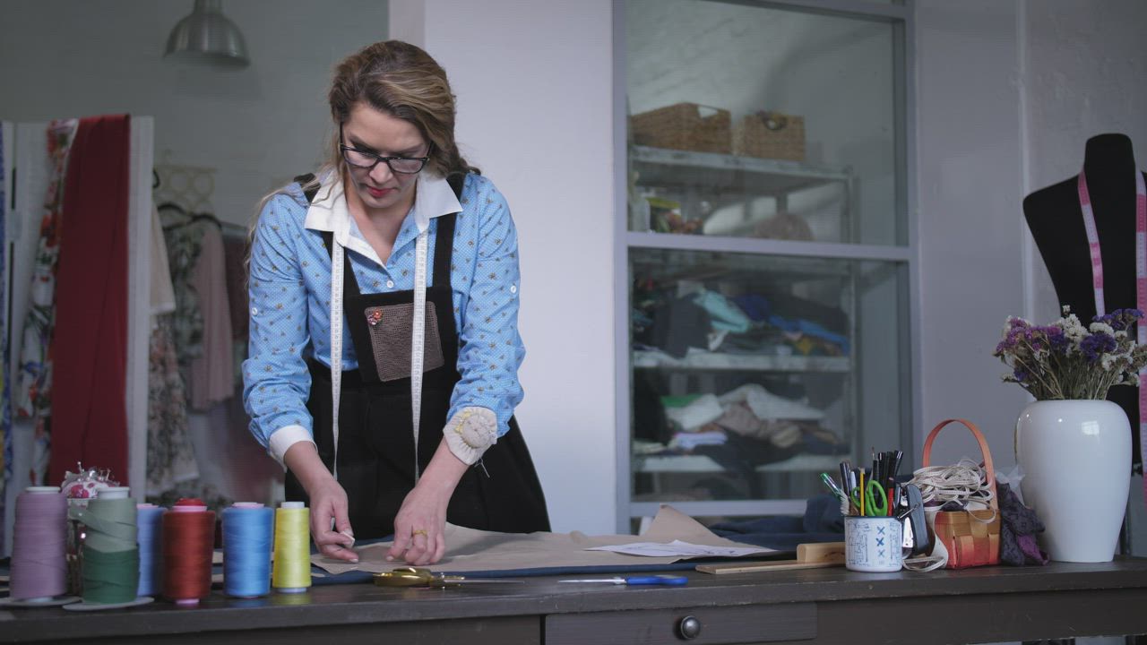 Tailor working with patterns - Free Stock Video