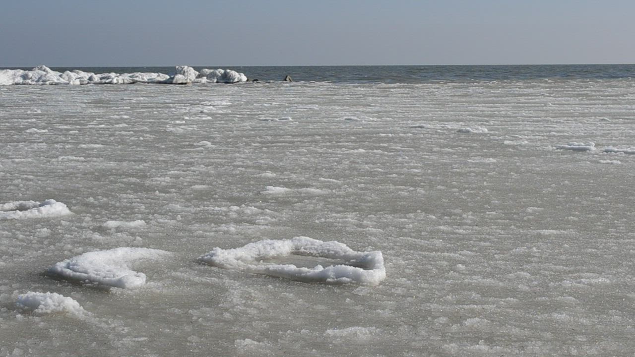 Frozen ocean waves - Free Stock Video