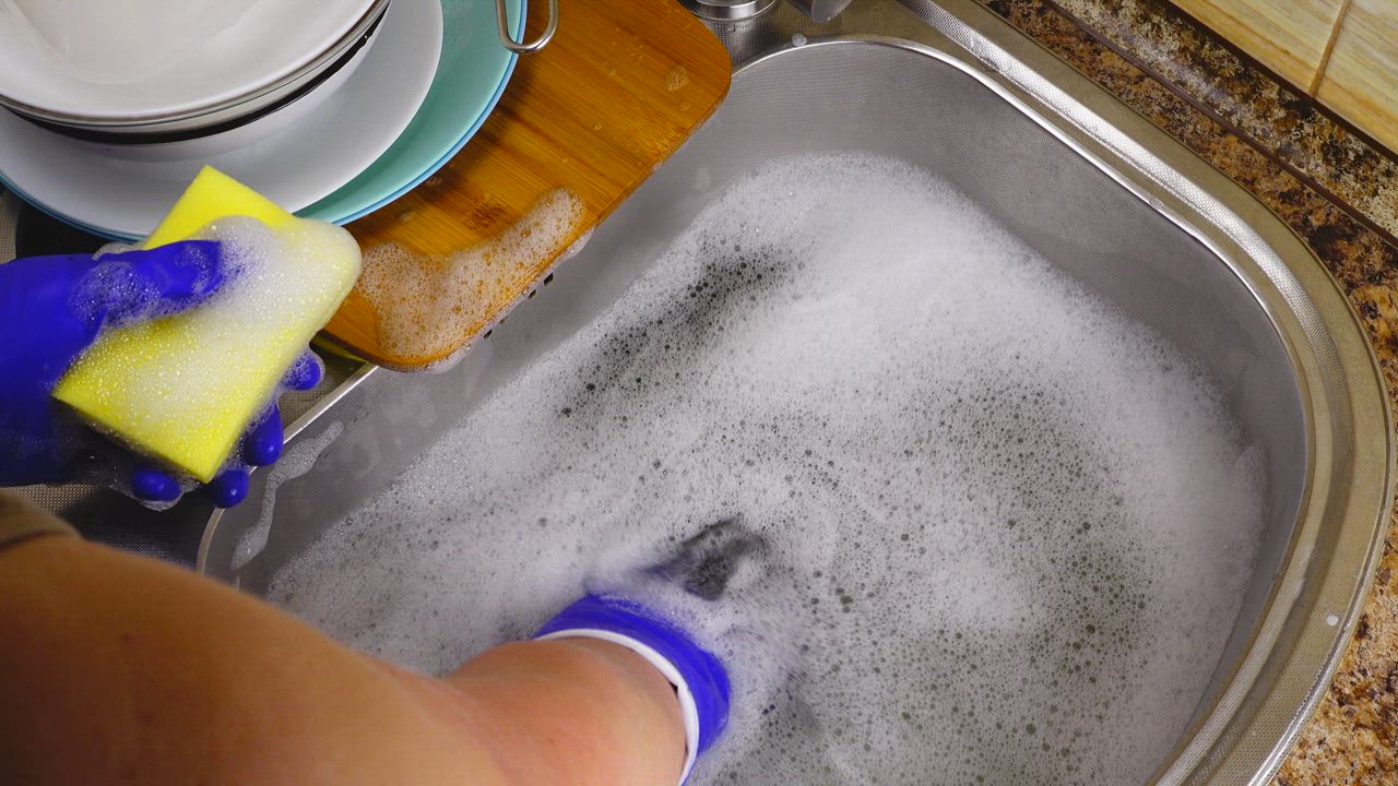 Washing cutlery in a sink - Free Stock Video