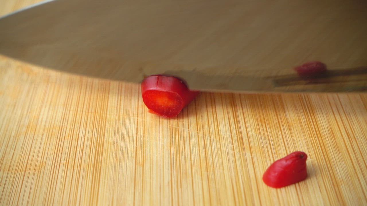 Cutting up a chilli - Free Stock Video