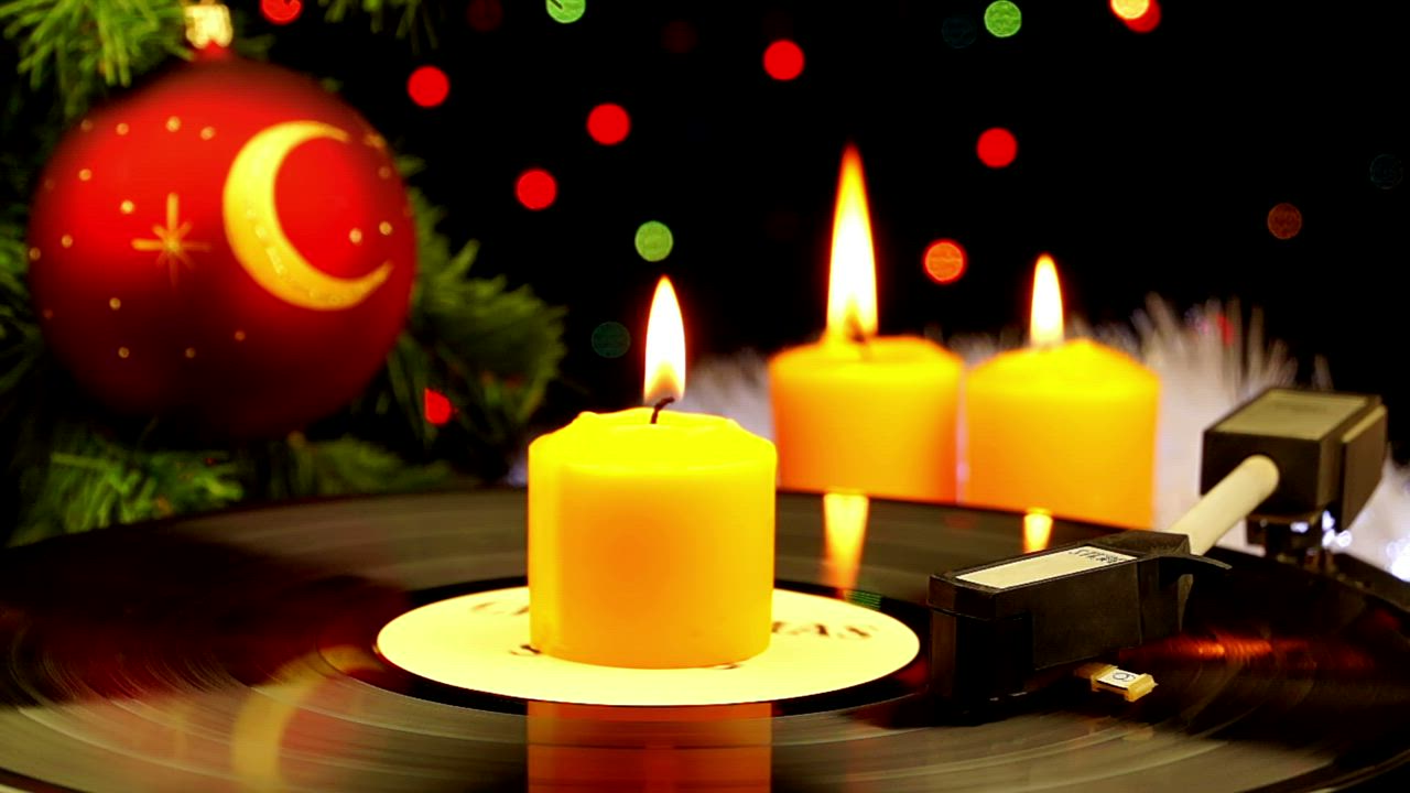 Candle rotating on a turntable - Free Stock Video