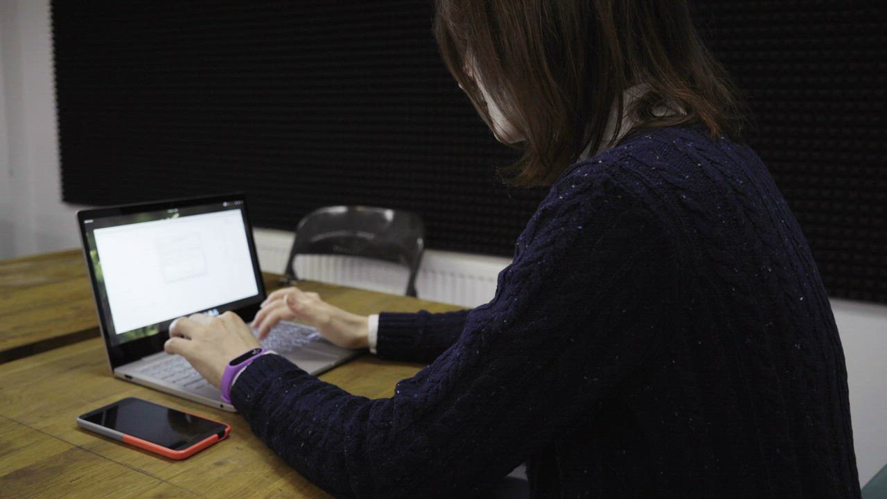 Freelancer using their laptop - Free Stock Video