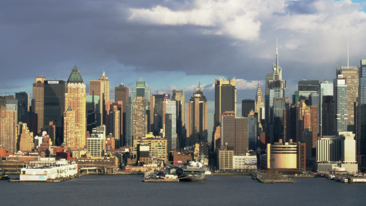 Manhattan before a rain storm - Free Stock Video