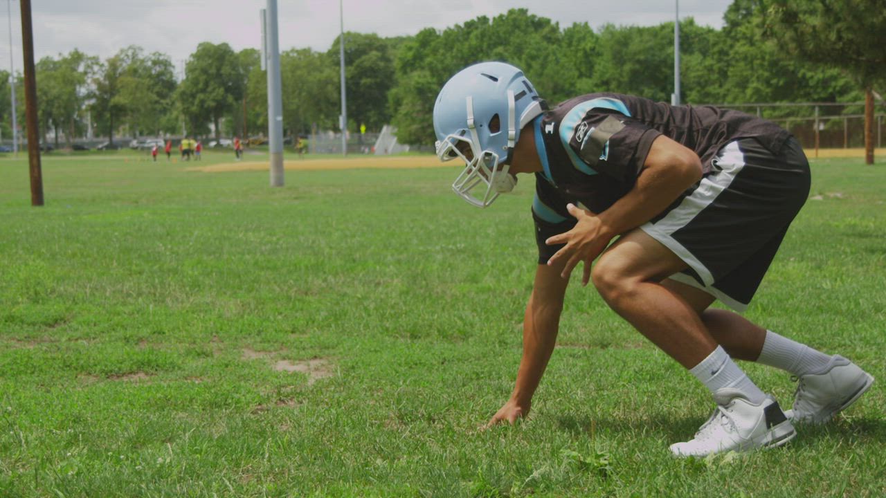 Football player sprinting - Free Stock Video