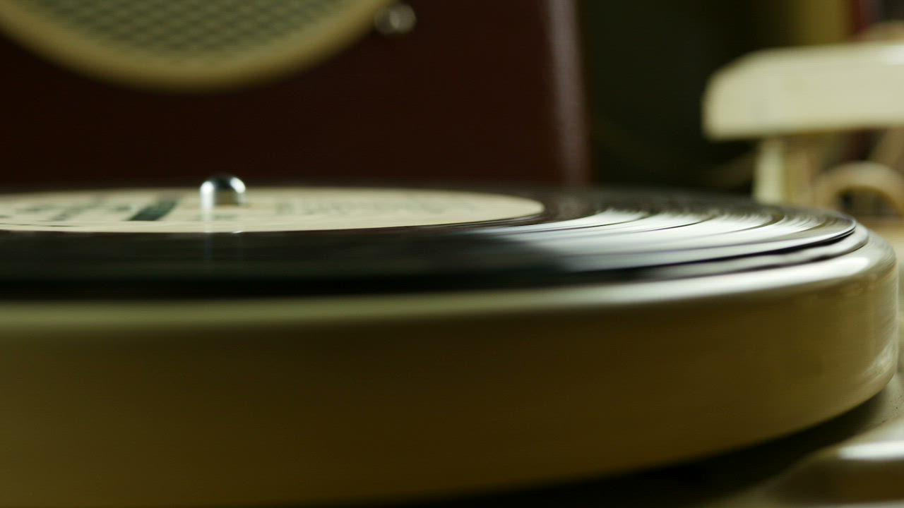 The needle on rotating vinyl record - Free Stock Video