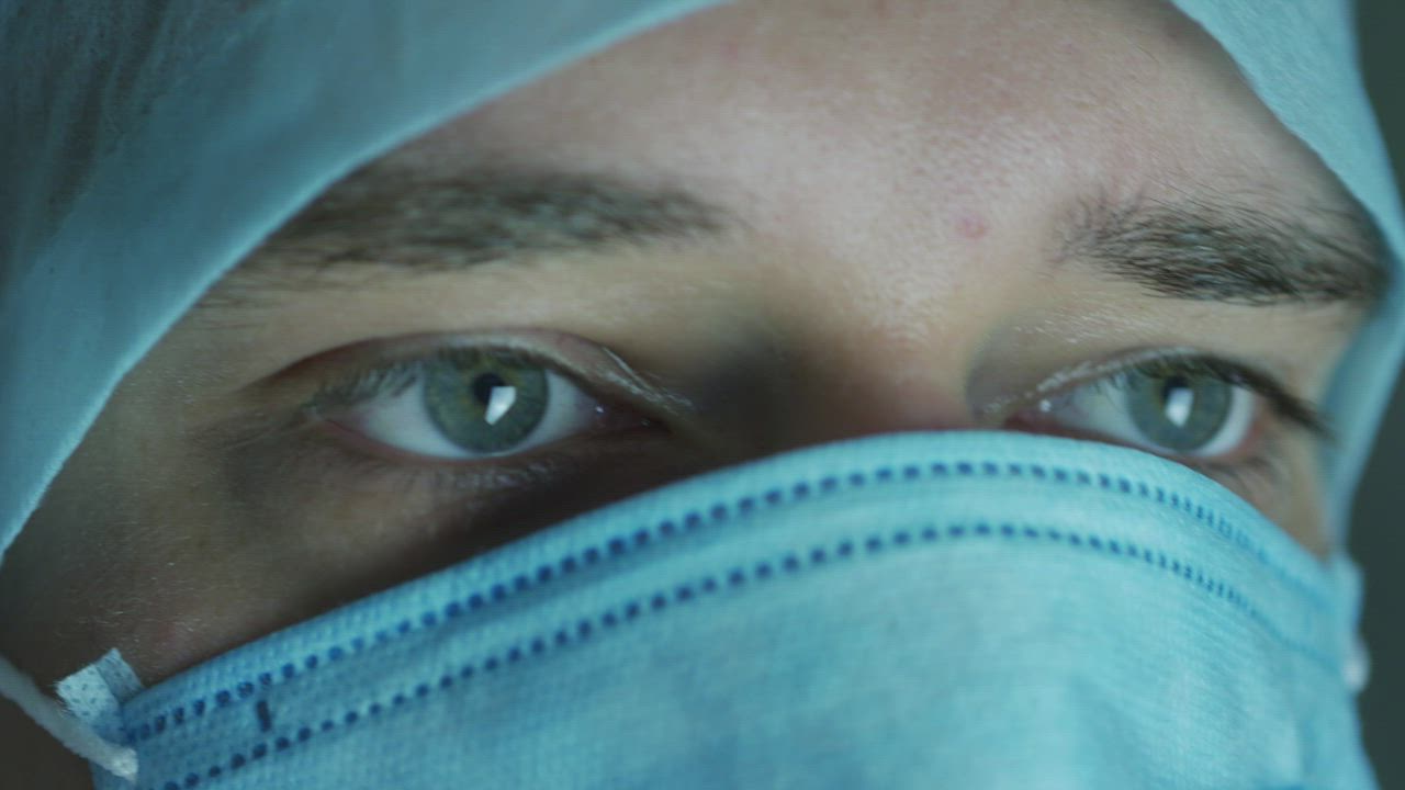 Doctor's eyes closing - Free Stock Video