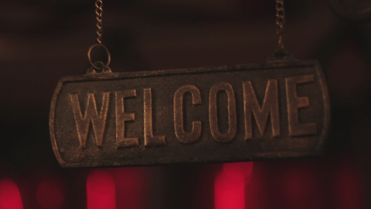 Welcome sign moving - Free Stock Video