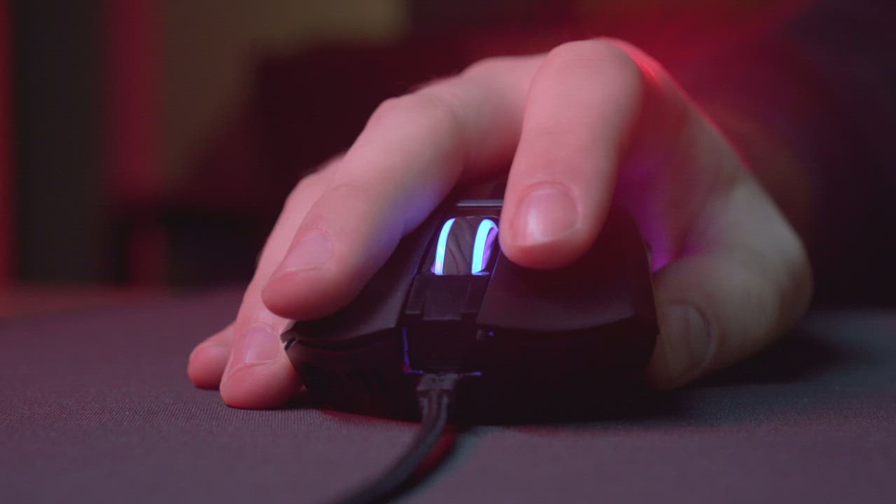 Hand using a mouse frantically - Free Stock Video