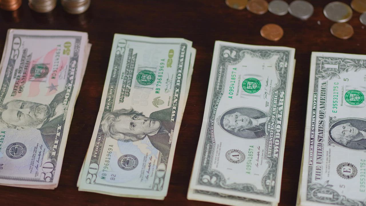 Person counting money - Free Stock Video