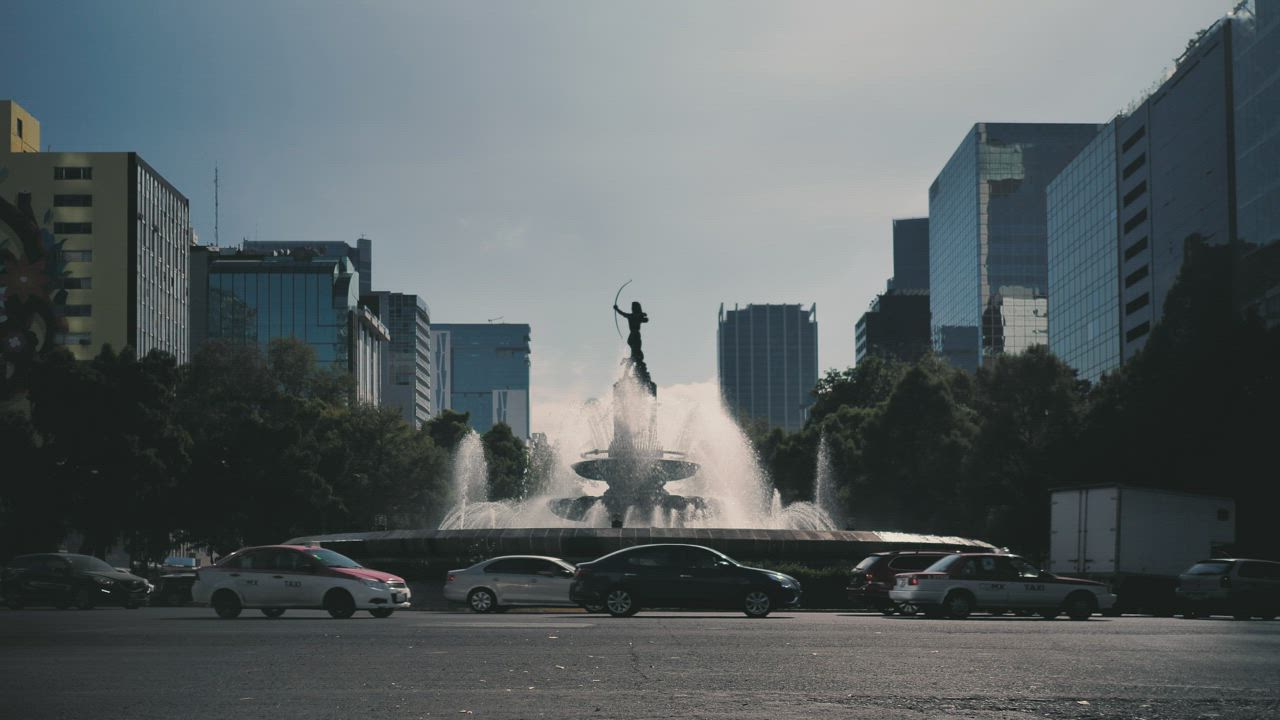 Water fountain statue at roundabout - Free Stock Video