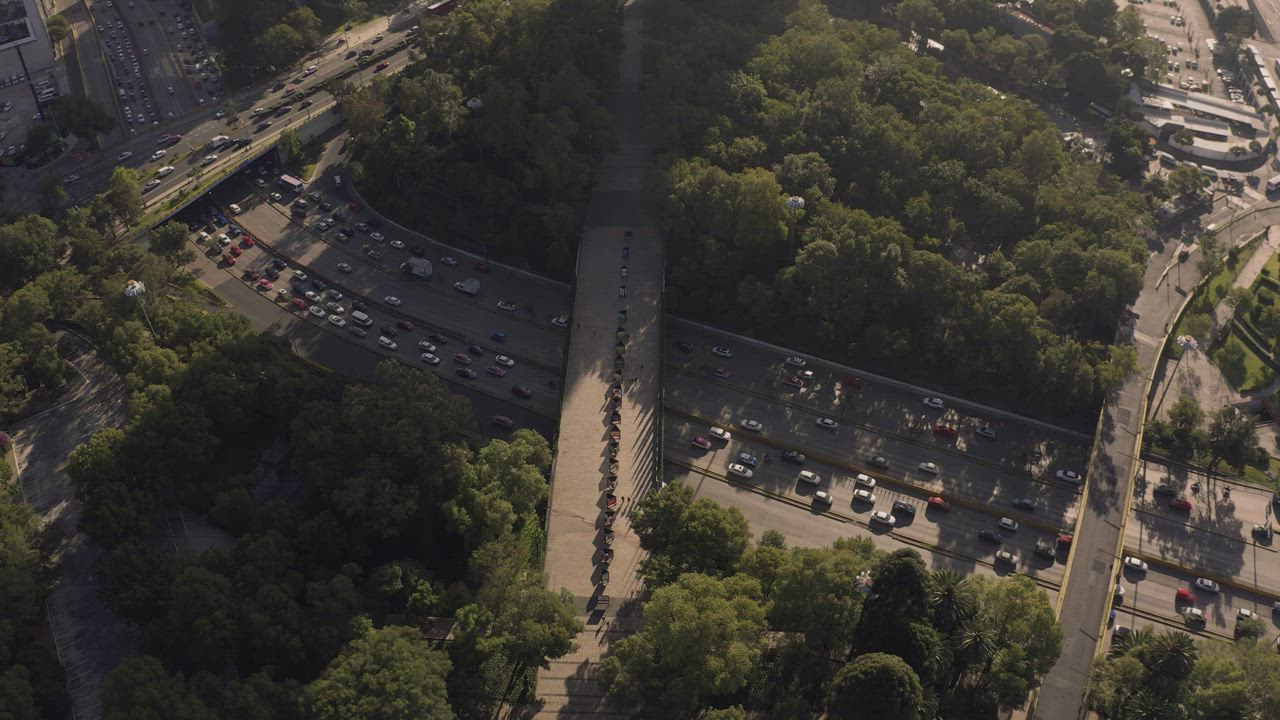 Traffic on busy city road - Free Stock Video
