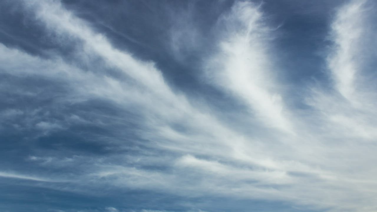 Cloud lines across the sky - Free Stock Video