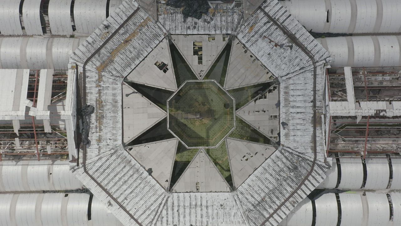 Star-shaped open roof - Free Stock Video