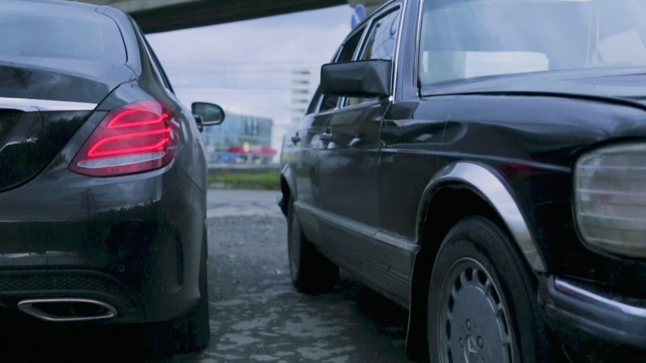 Handing over a silver case - Free Stock Video