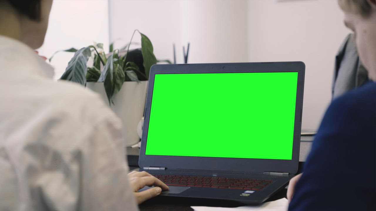 Office laptop with a green screen - Free Stock Video