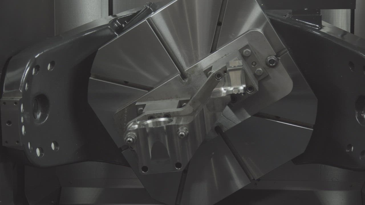 Milling machine spinning up - Free Stock Video