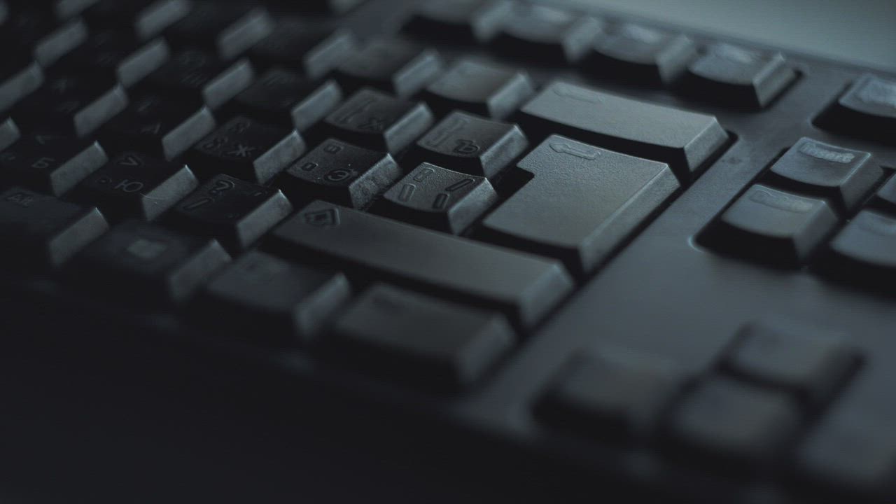 Tapping the enter key - Free Stock Video