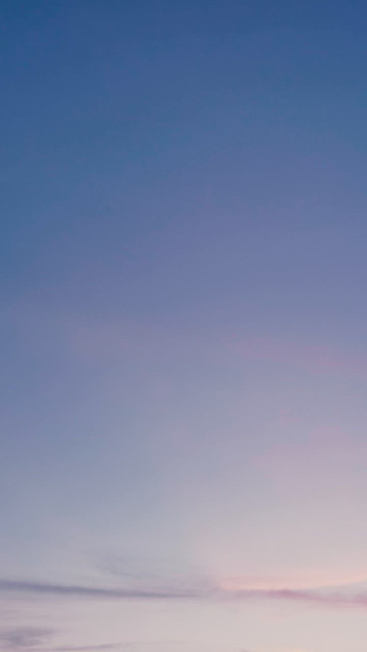 Sky with some light clouds and their gradient colors - Free Stock Video