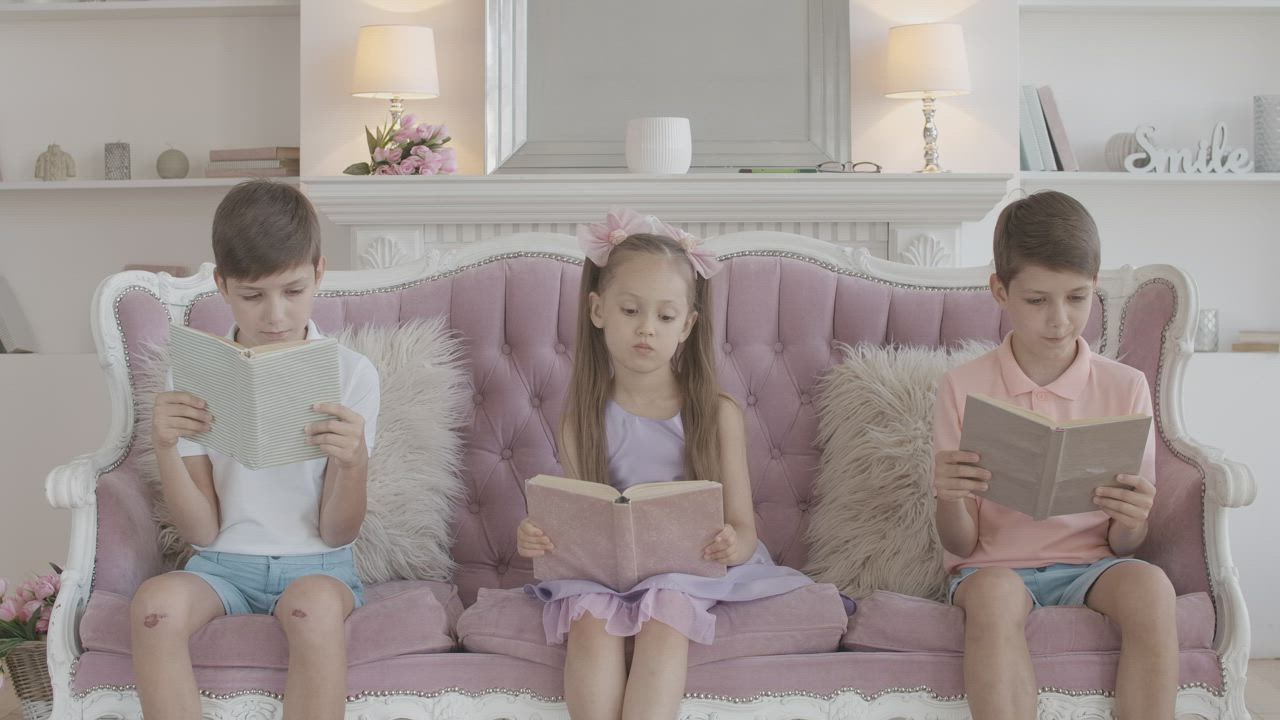 Little children reading stories in books - Free Stock Video