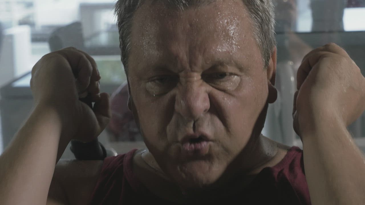 Sweating during a workout - Free Stock Video