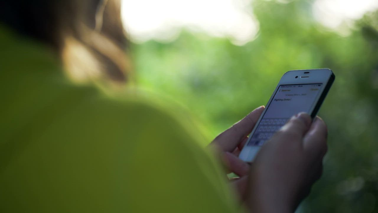 Texting outdoors on a smartphone - Free Stock Video