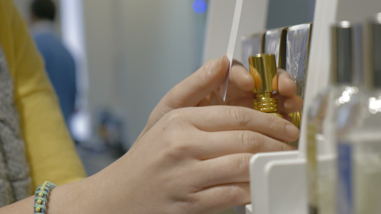 Spraying a perfume sample in a store - Free Stock Video
