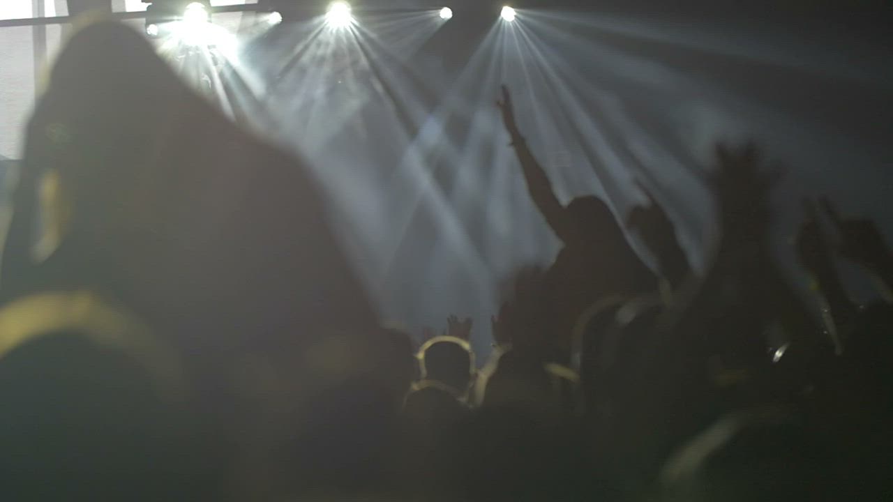 Music fans clapping - Free Stock Video