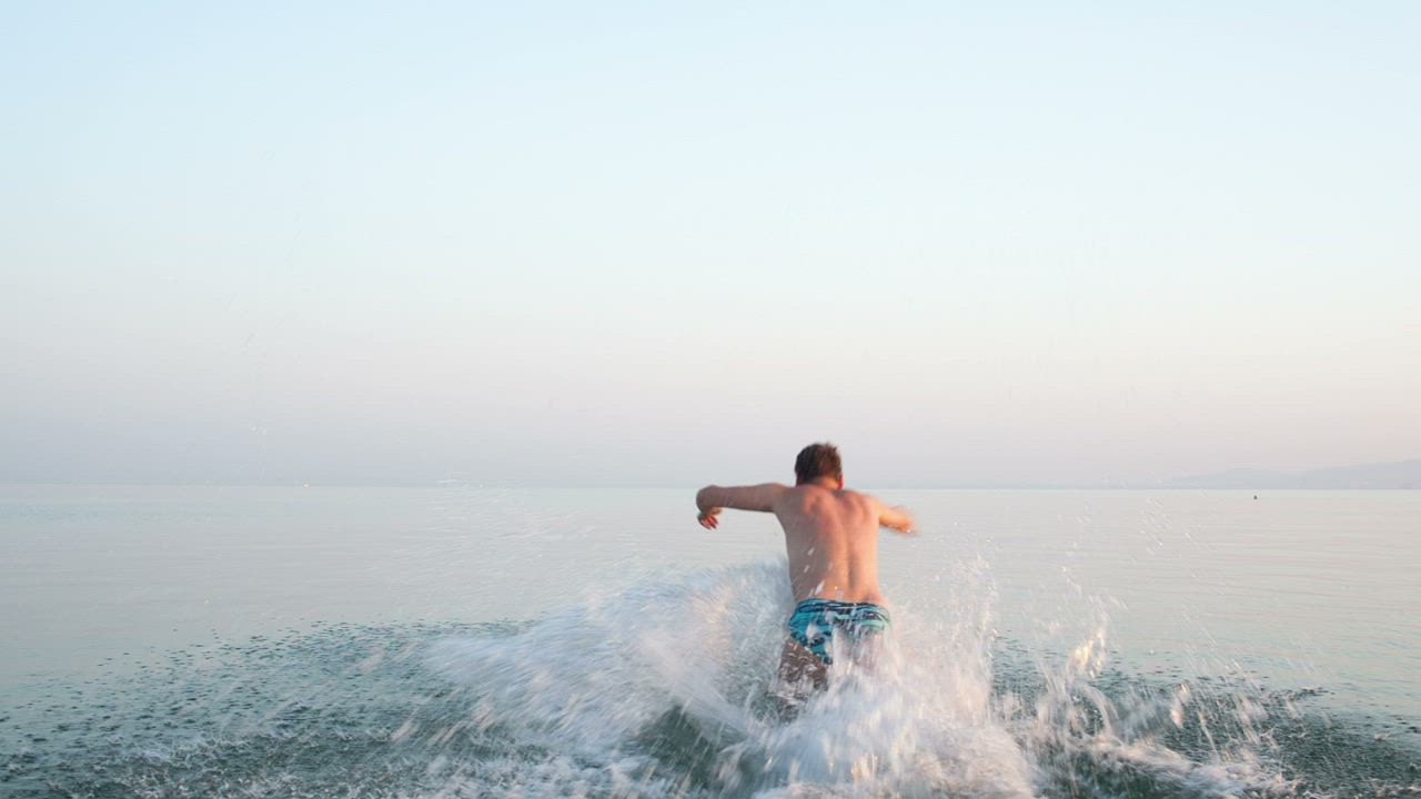 Running into a cold ocean - Free Stock Video