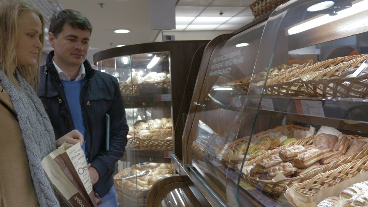 Choosing cakes at a shop - Free Stock Video