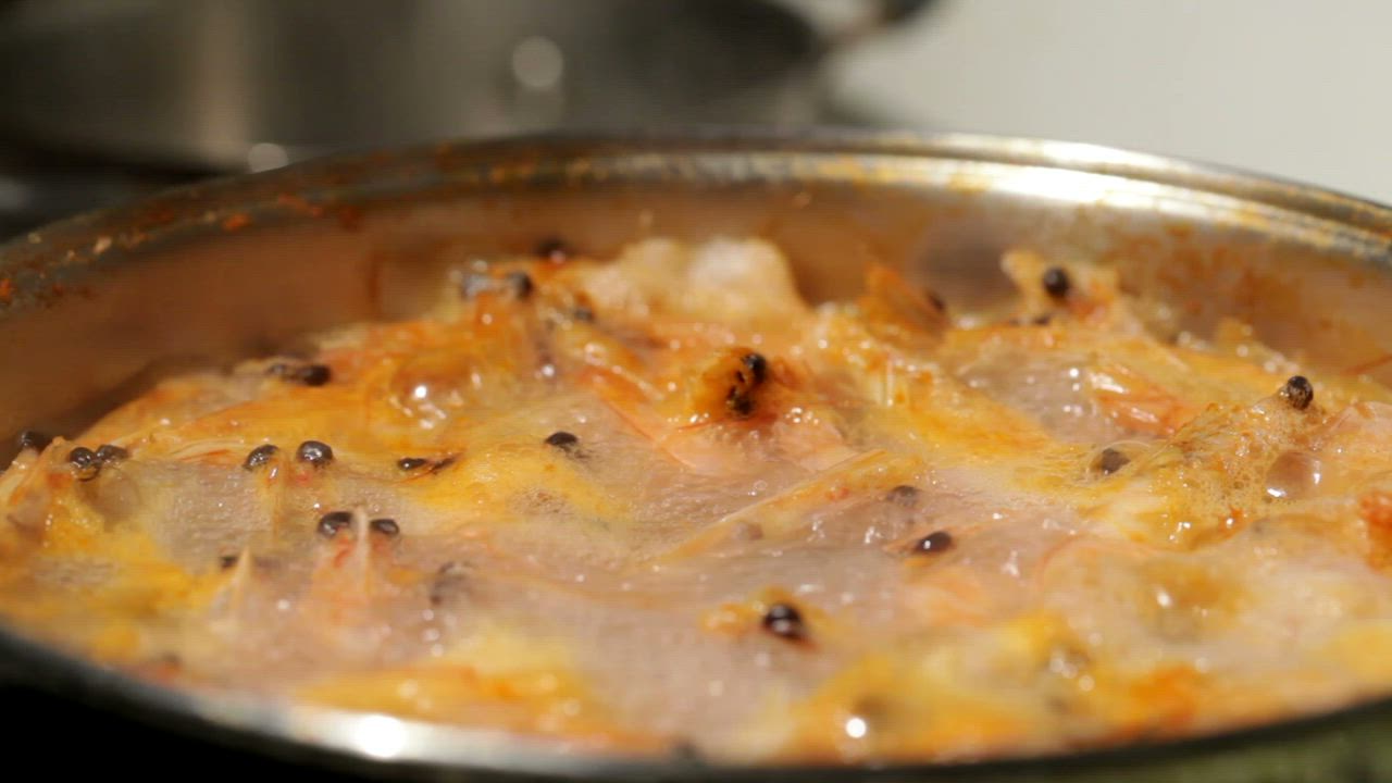 Shrimp cooking in hot water - Free Stock Video