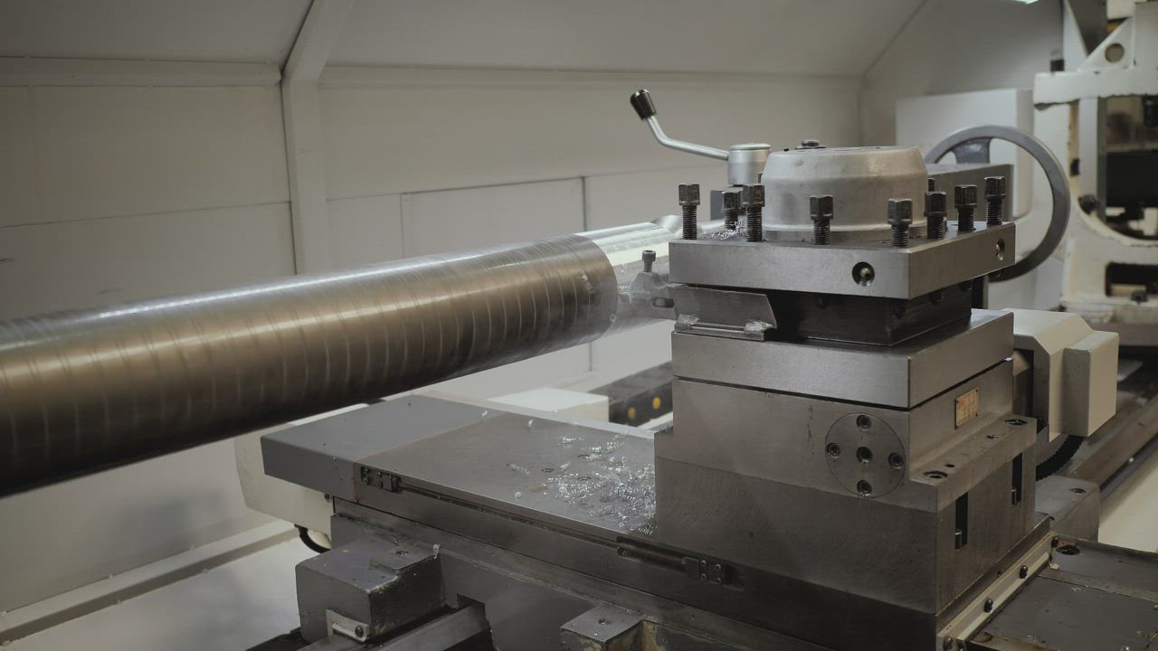 Lathe cutting a cylinder - Free Stock Video