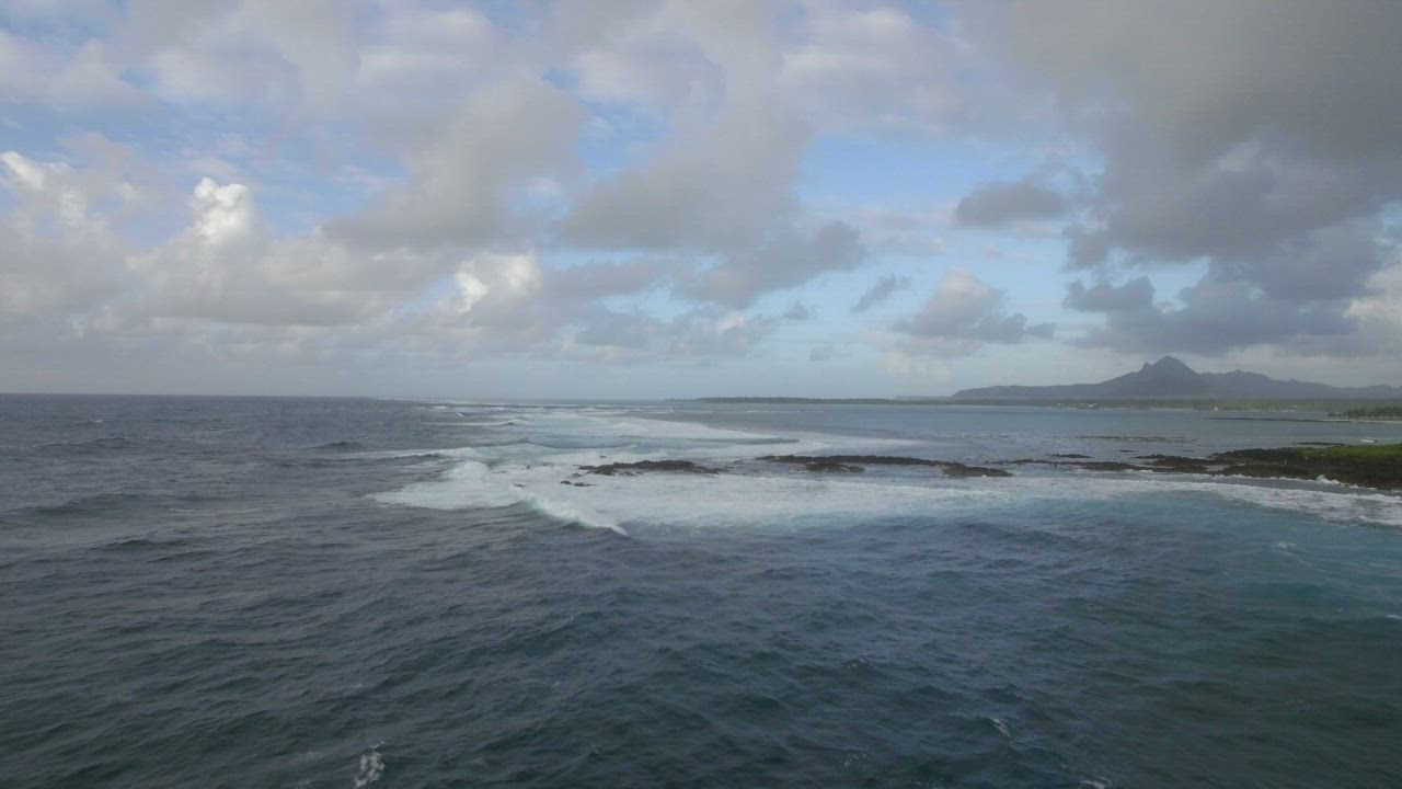 Ocean before a storm arrives - Free Stock Video