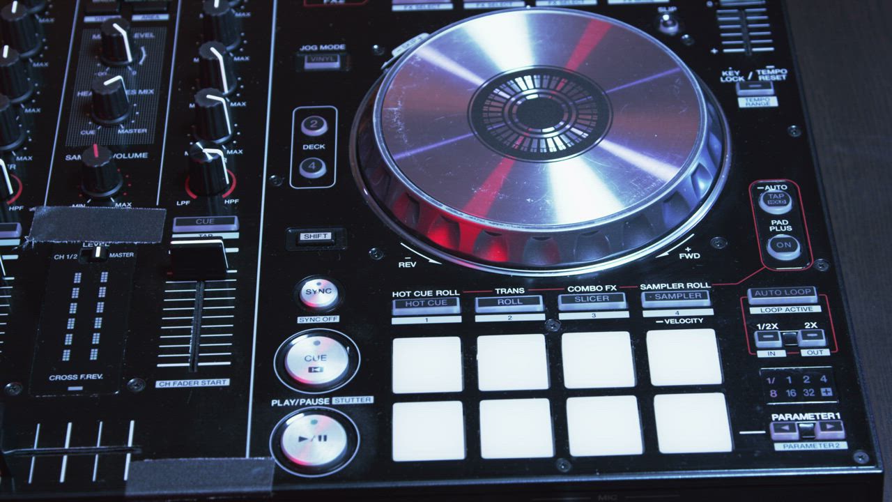 Turntables and silver buttons - Free Stock Video