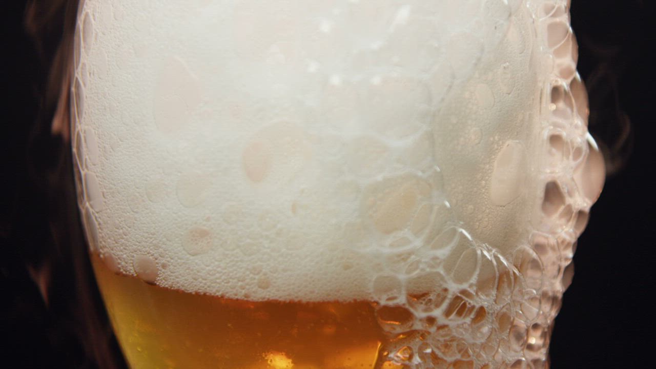 Foam dripping down a beer glass - Free Stock Video