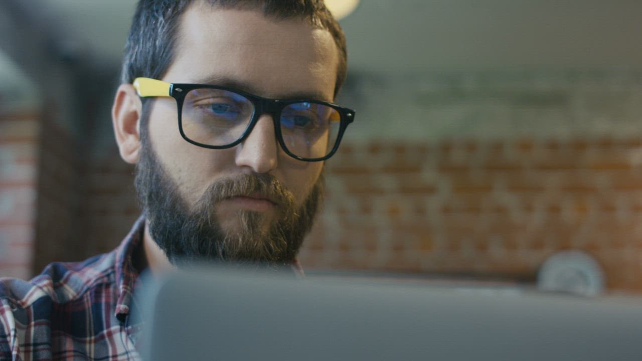 Focused man watching at computer - Free Stock Video