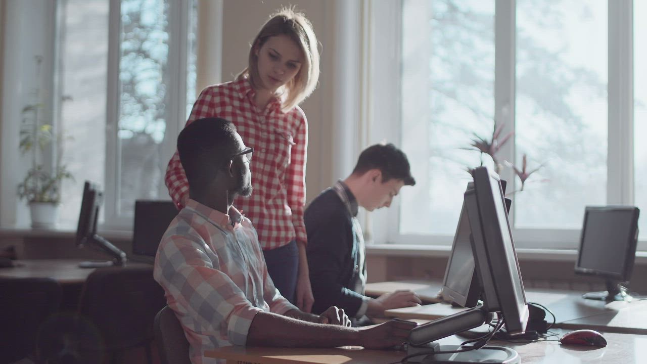 Students helping each other in the computer room - Free Stock Video