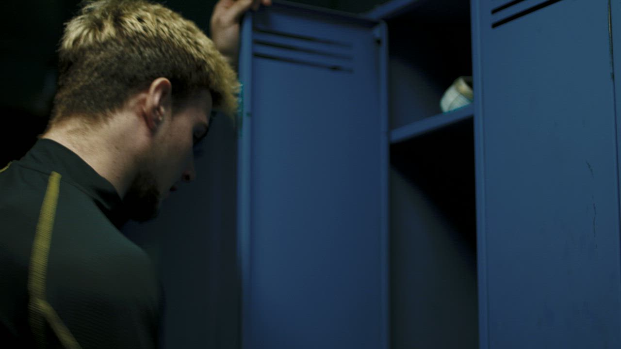 Angry athlete in the dressing room - Free Stock Video