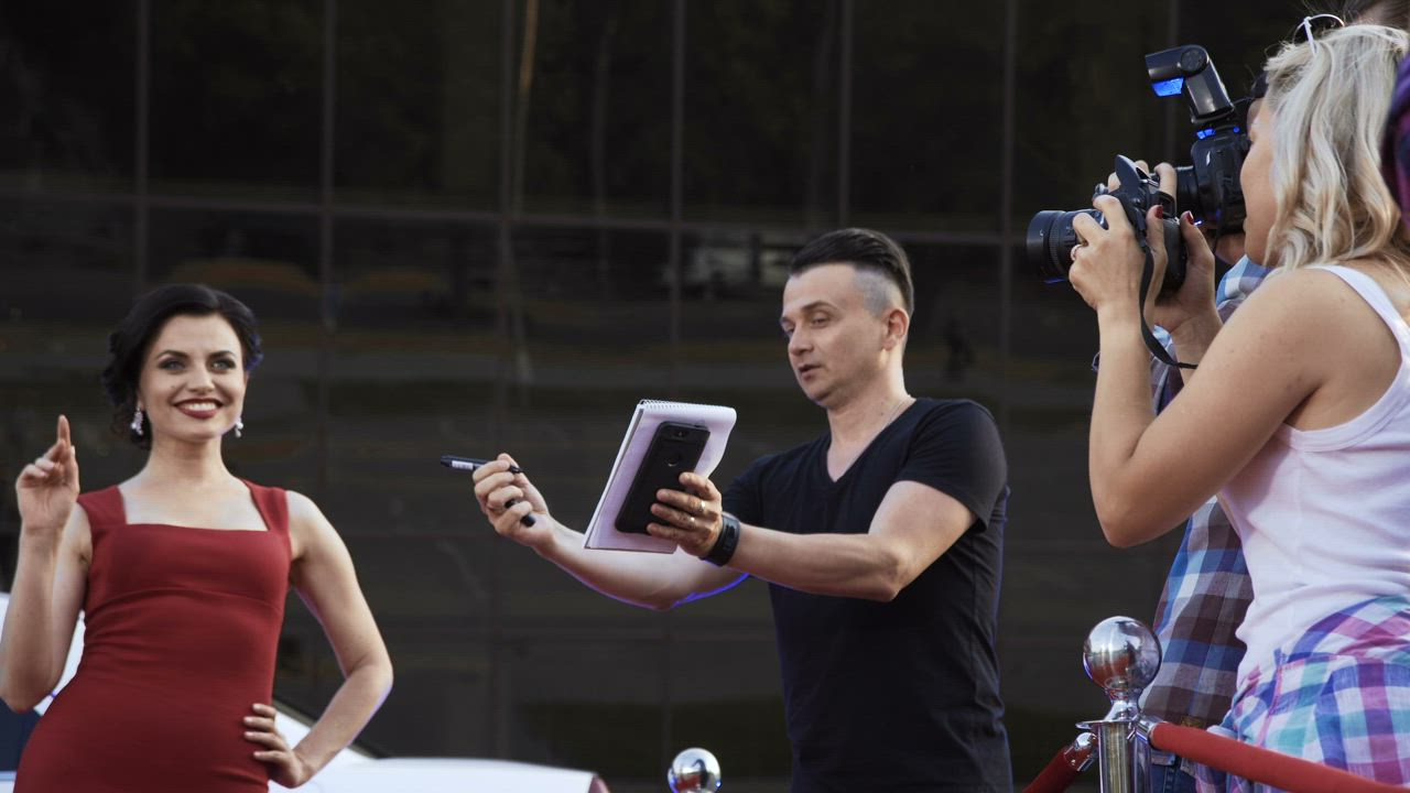 Celebrity woman giving autographs at the premier - Free Stock Video